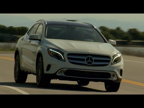 Car Tech - 2015 Mercedes-Benz GLA 250