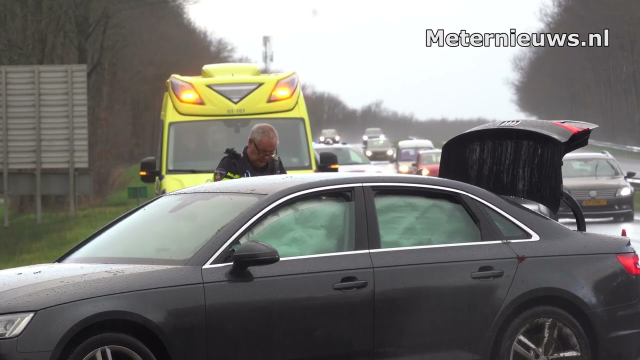 Auto toen de middenvangrail Assen(Video)