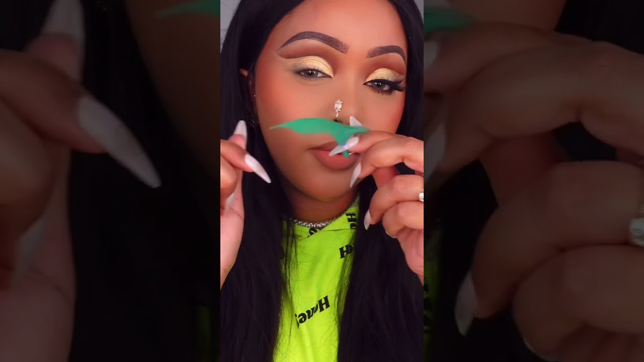 Easy wing cutcrease hack using flosser  - makeup / beauty eyeshadow tutorial