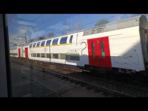 HLE 1818 + 8 M6 + HLE 1837 + HLE 1874 + I11+ I10+ M7 + HLE 1852 en passage en gare de Nossegem