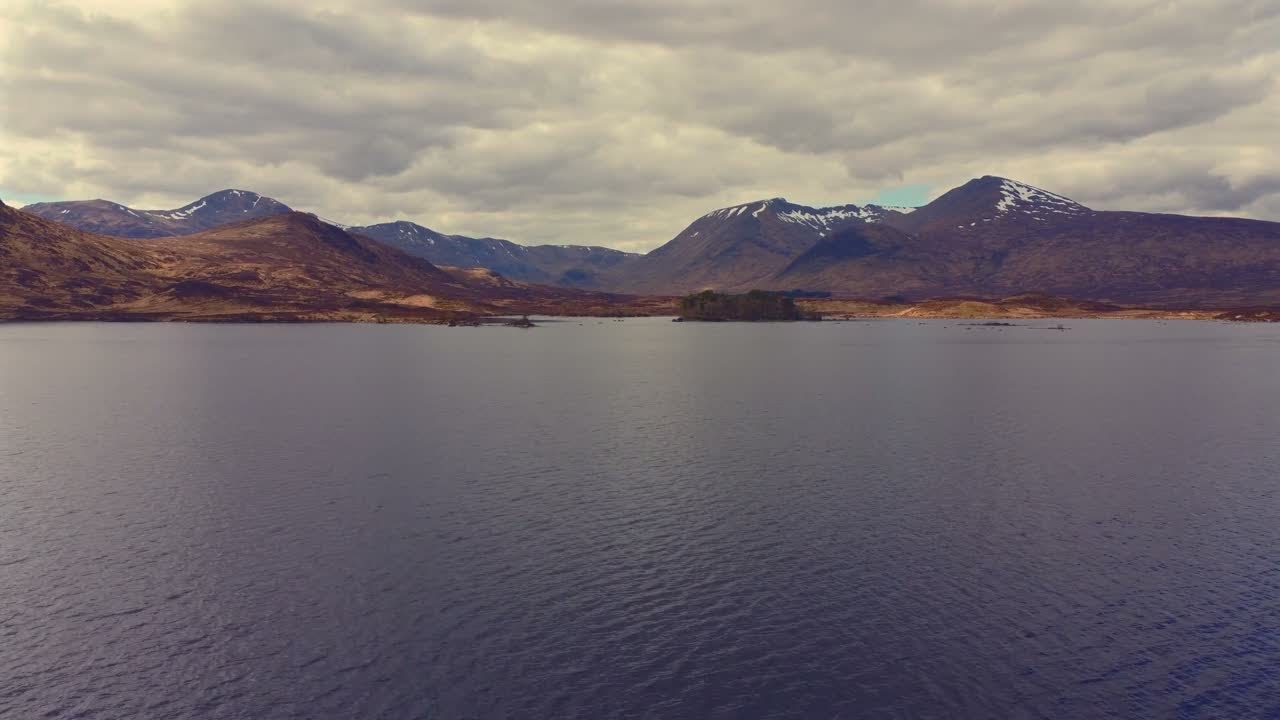 Scottish Highlands | Living Landscape Wallpaper for TV | Green Mountains