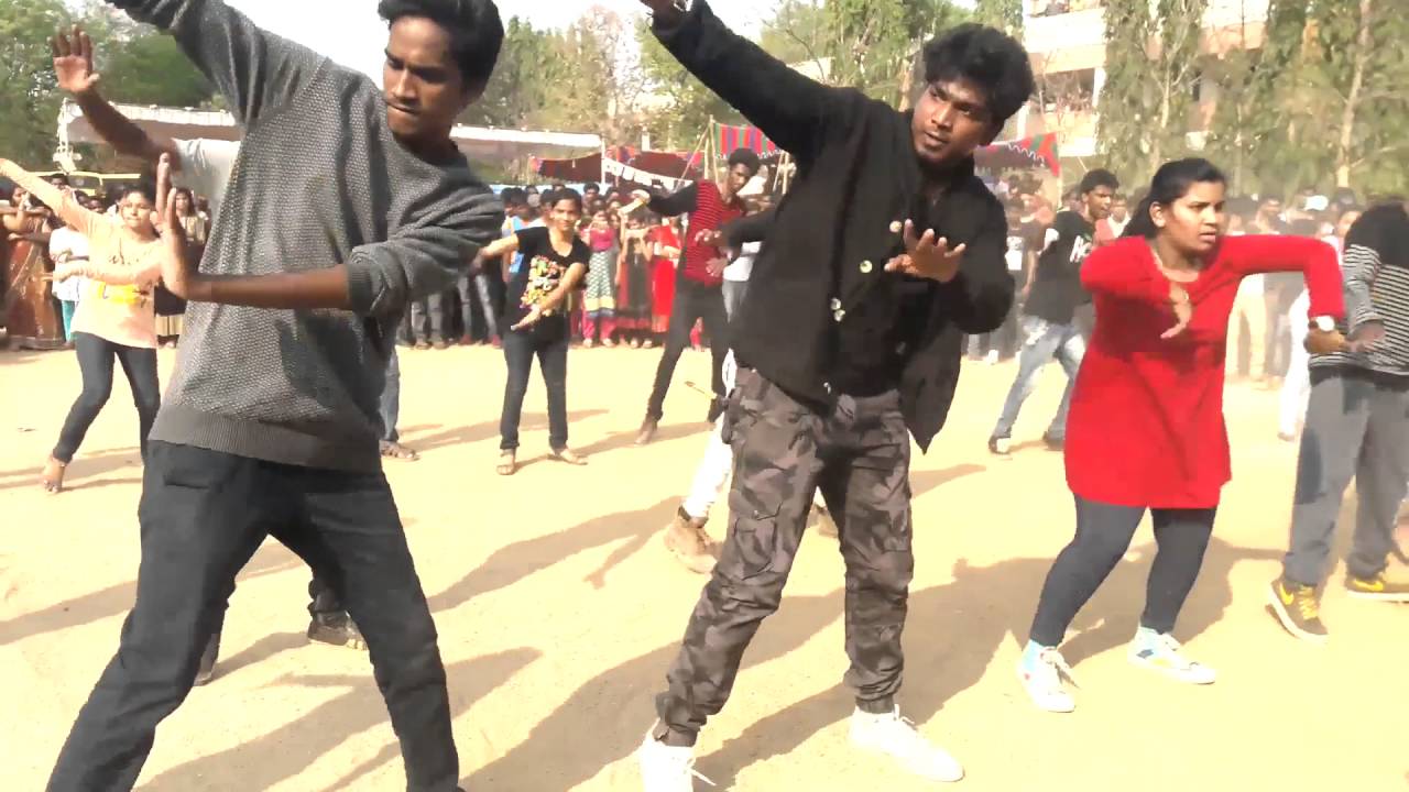 Vaagdevi College Of Engineering Technocraft 2k16 FLASH MOB AT COLLEGE