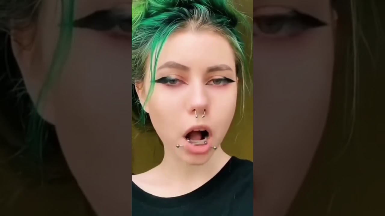 mãe eu acho que o meu piercing saiu do lugar 😭🤣