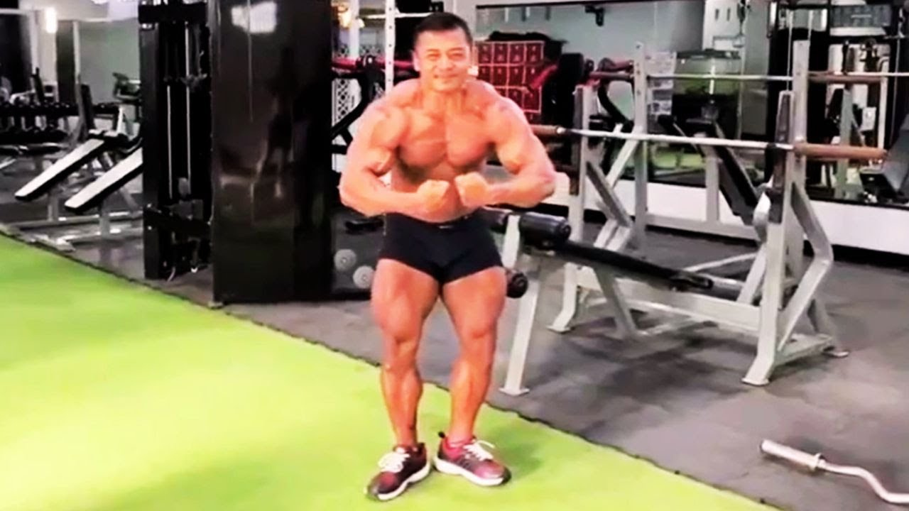Indonesian Bodybuilder Muscle Flexing #76