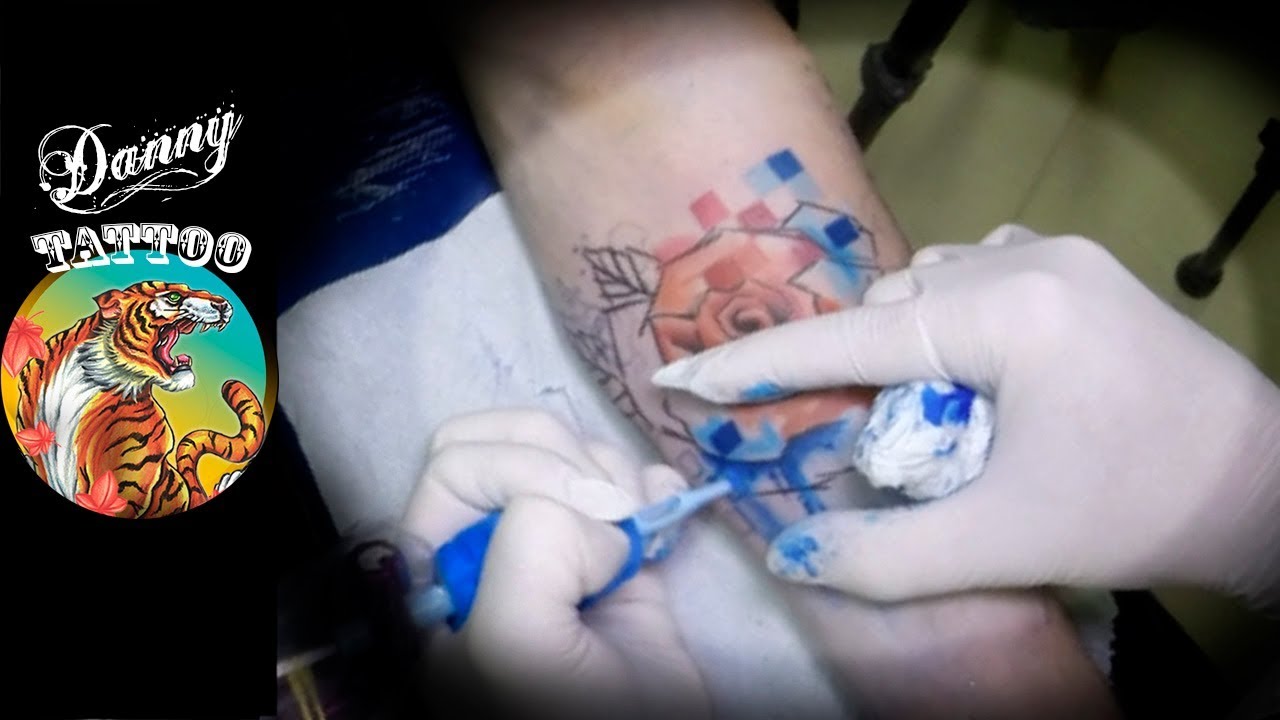 Rosa e Rosa dos Ventos Aquarela - Danny Tattoo (TimeLapse)