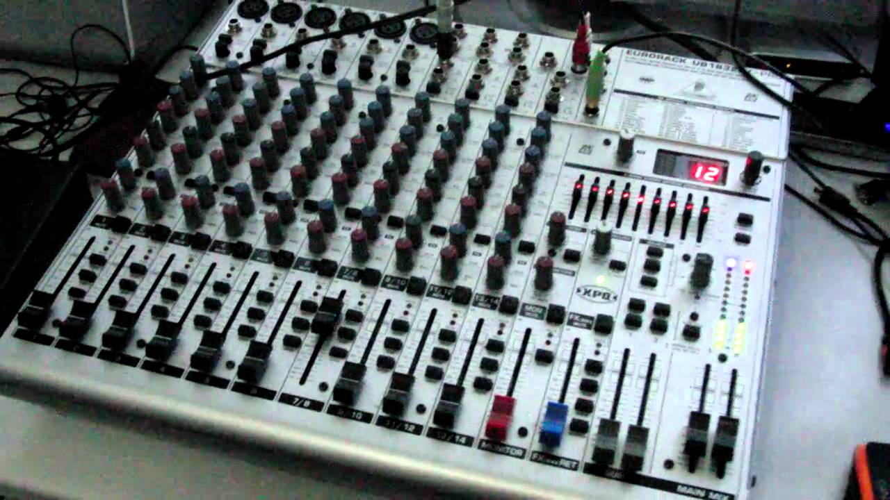 Behringer EURORACK UB1832FX-Pro