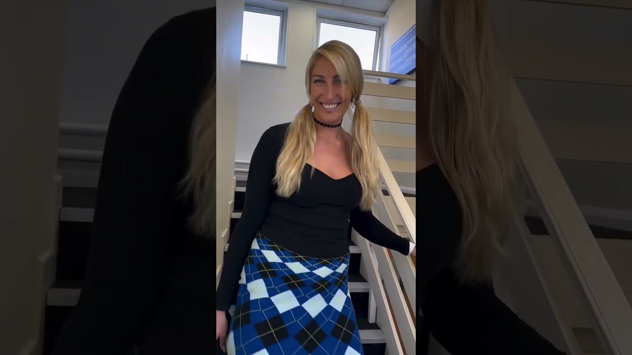 Can I squeeze past #tallmodel #blondie #longlegs  #usa #amazing #youtube #workout