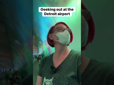 Detroit has the BEST airport - quick tour from a STEM nerd