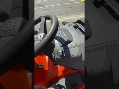HUSQVARNA RIDING LAWNMOWER MODEL YTH 25V48, MANUAL AND BLADE ATTACHMENT INCLUDED.