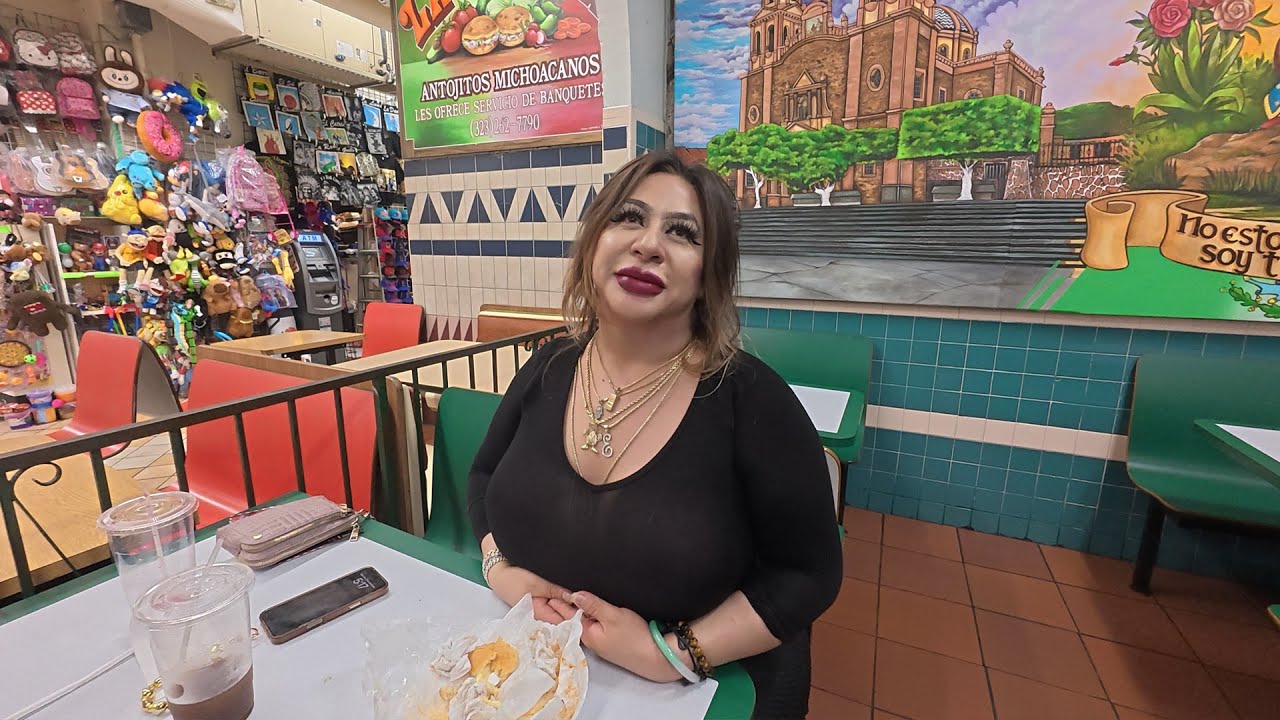 Dentro de El Mercadito de Los Ángeles… Donde la cultura florece contra todo pronóstico