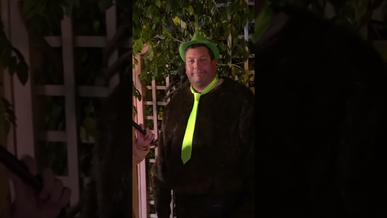 asking guys to do the bear smile™️ at spookybear 🎃🐻