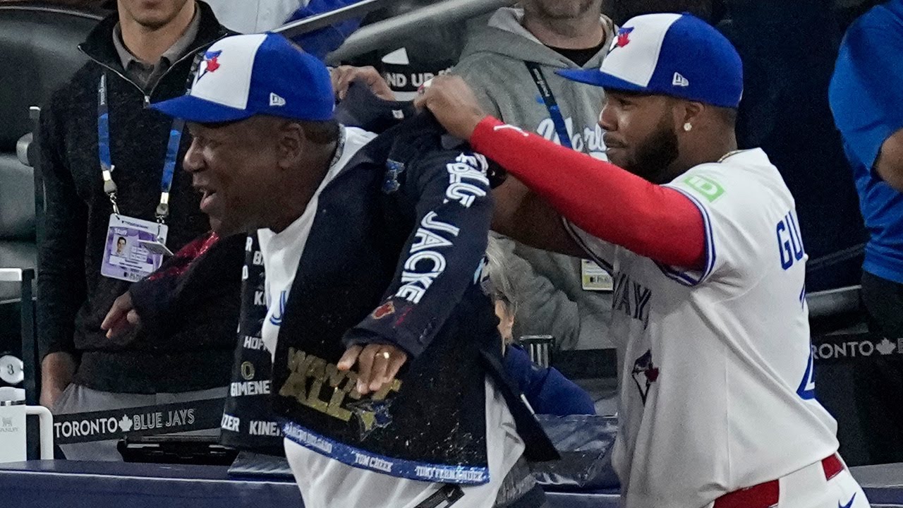 Blue Jays Legend Joe Carter Throws Ceremonial First Pitch Ahead of ...