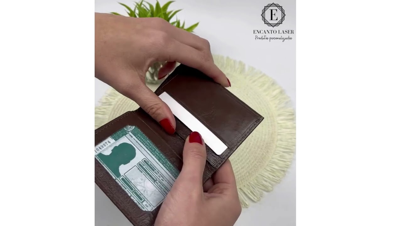 Carteira Slim Marrom Em Couro (Encanto Laser)