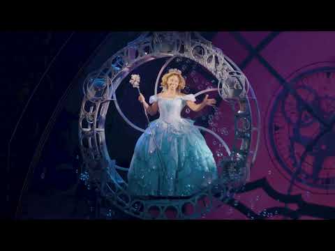 History-Making 'Glinda' Brittney Johnson Makes Her First Entrance in WICKED