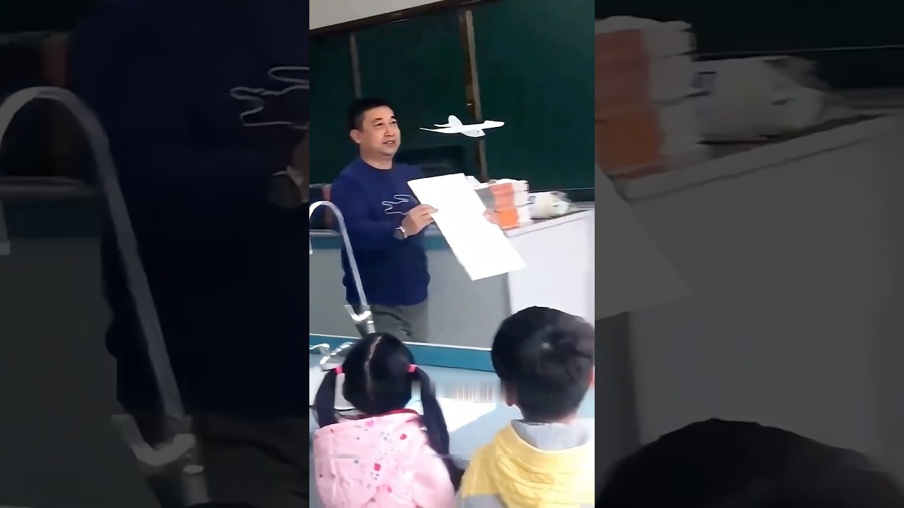 The most AWESOME paper airplane you'll ever see ⭐