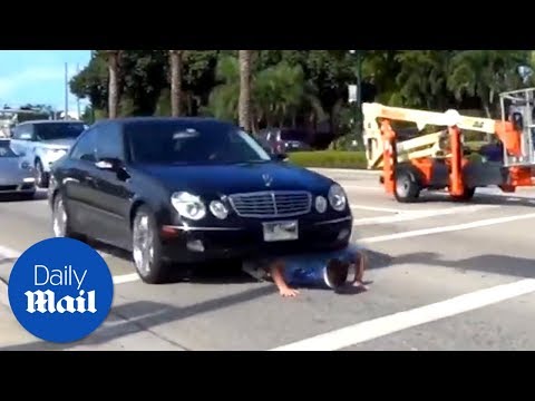 Magicians perform incredible tricks with everyday objects - Daily Mail