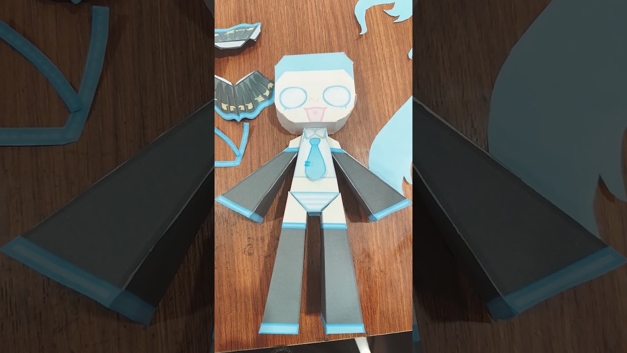 Hatsune Miku papercraft - #art #cartoon #drawing #hatsunemiku #papercraft #paper #criatividade