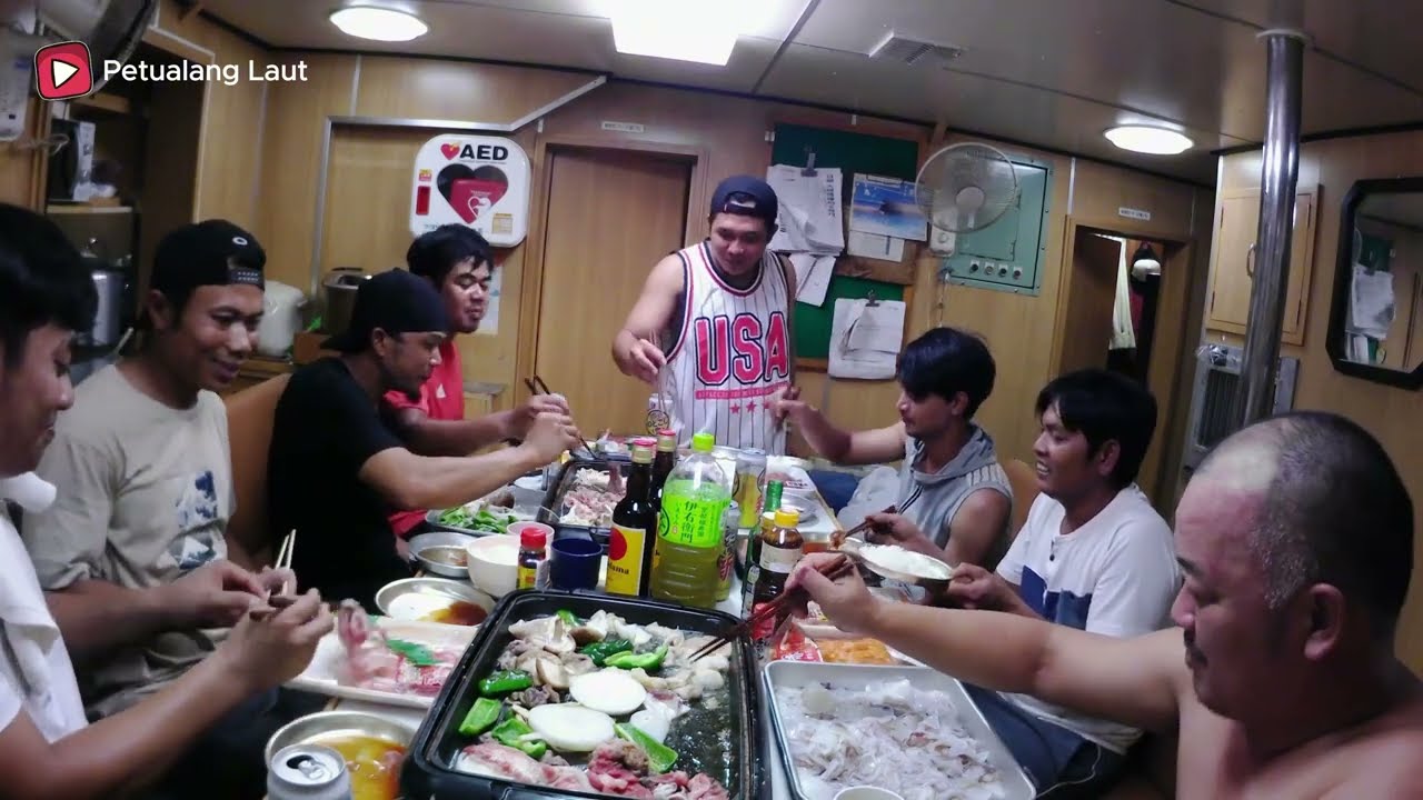 Sensasi Makan Di Tengah Laut