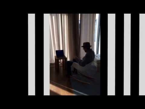 Zebrafrau: Das Video › Schräglage