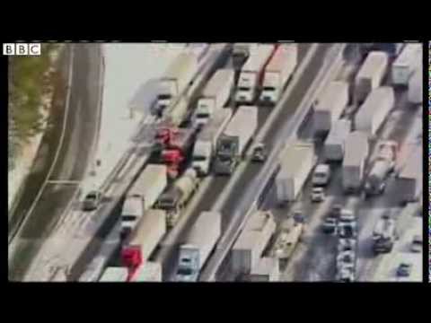 US snow storm: Atlanta traffic 'chaos'