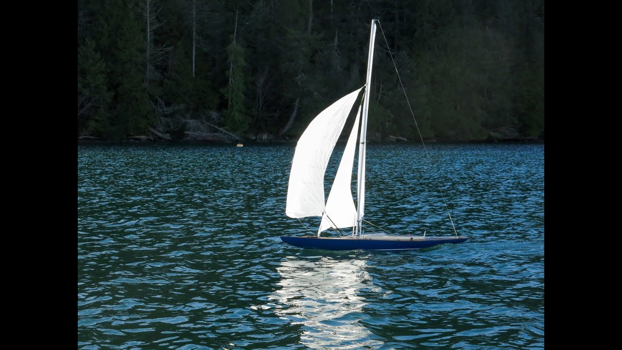 RC Dragon sloop - spinnaker launcher