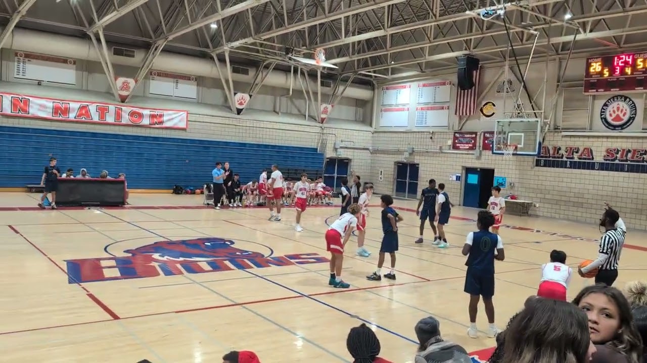  Omar Muhommad 8th grade dunking  ( ful screen) fresno ca