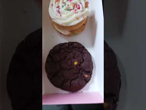 Crumbl Cookies 🍪 😋 | Banana 🍌 Cream Pie, Confetti 🎊, Lemon 🍋 Cheesecake, Chocolate Reese's Pieces Co