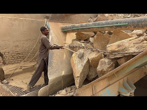 "Big Rock Crusher Machine: A Giant in Action"Big Rock Crushing: A Powerful Process"#stonecrusher