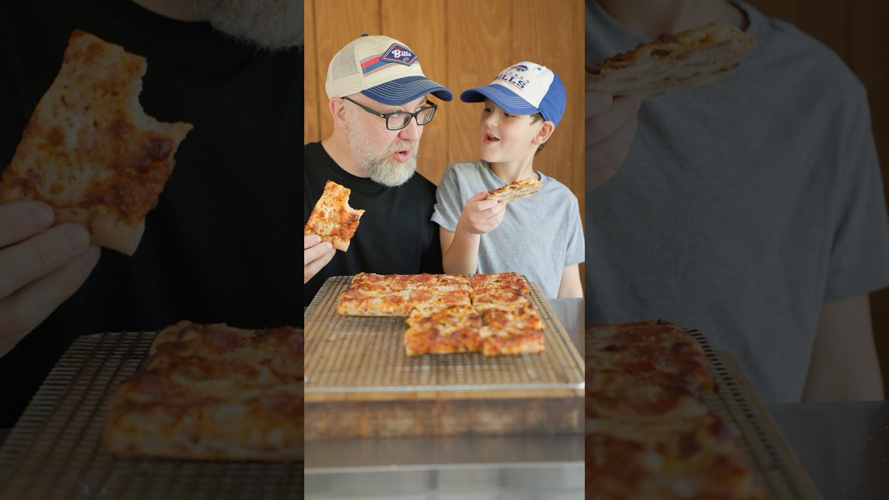 I rate the cheese pizza (take and bake) from Costco #costco #pizza #foodreview #costcofinds #shorts