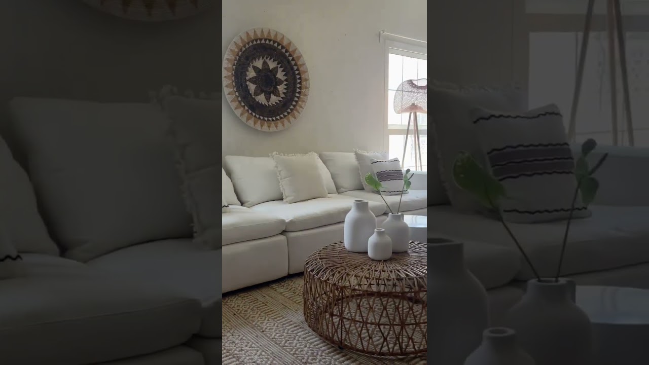 The Emma sofa will be your favorite spot in the house with this simple, cozy and luxurious styling🤍