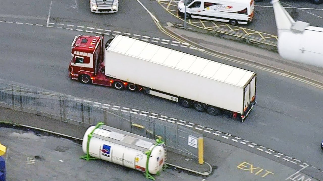 Essex lorry deaths: 39 migrants were Chinese, police believe