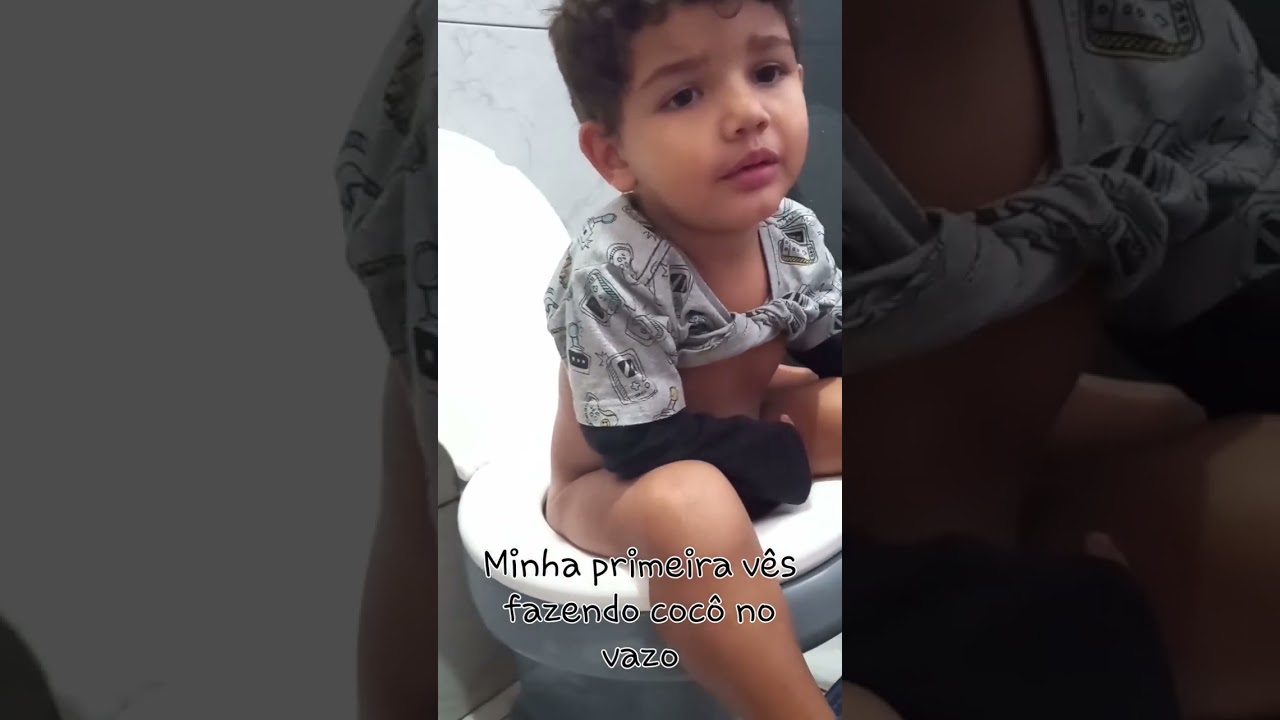 Minha  primeira fazendo cocô 💩  no banheiro #baby #coco #autismo #biel #especial