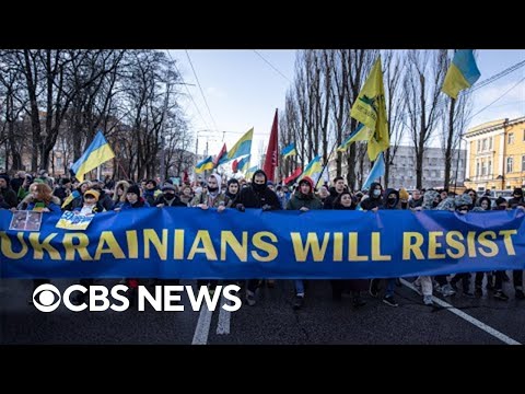People in Ukraine are on edge as U.S. intelligence reports Russian commanders have received order…