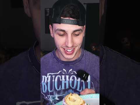 Strawberry Cream Cheese King Cake Review! 🎂