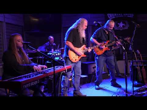 SWEET HOME ALABAMA / Roadhouse Roosters (LIVE) at Scoreboard Bar Nashville 6/3/22