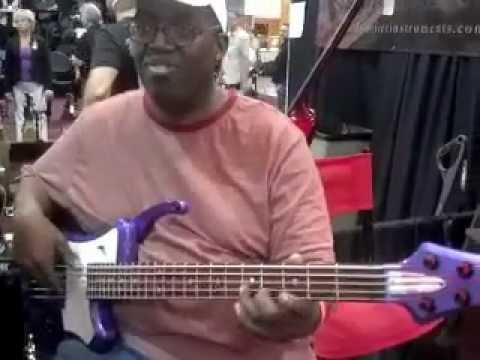 SUMMER NAMM 2012 - The ERGOTAR B25S Bass