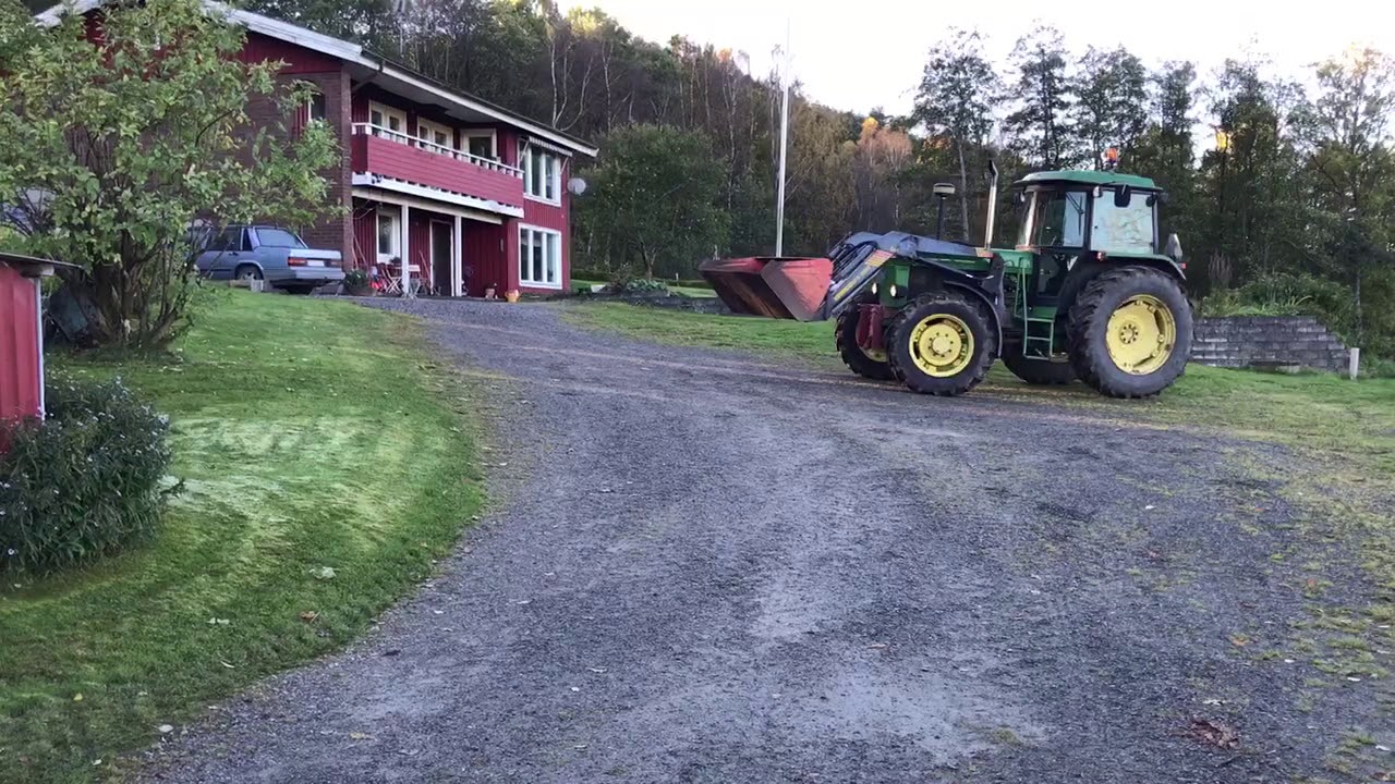 Traktor med skopa, gafflar & balgrip (nybesiktigad)