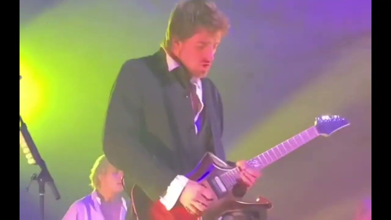 Rocky Lynch Guitar 🎸 Solo during Places by The Driver Era LIVE in Concert