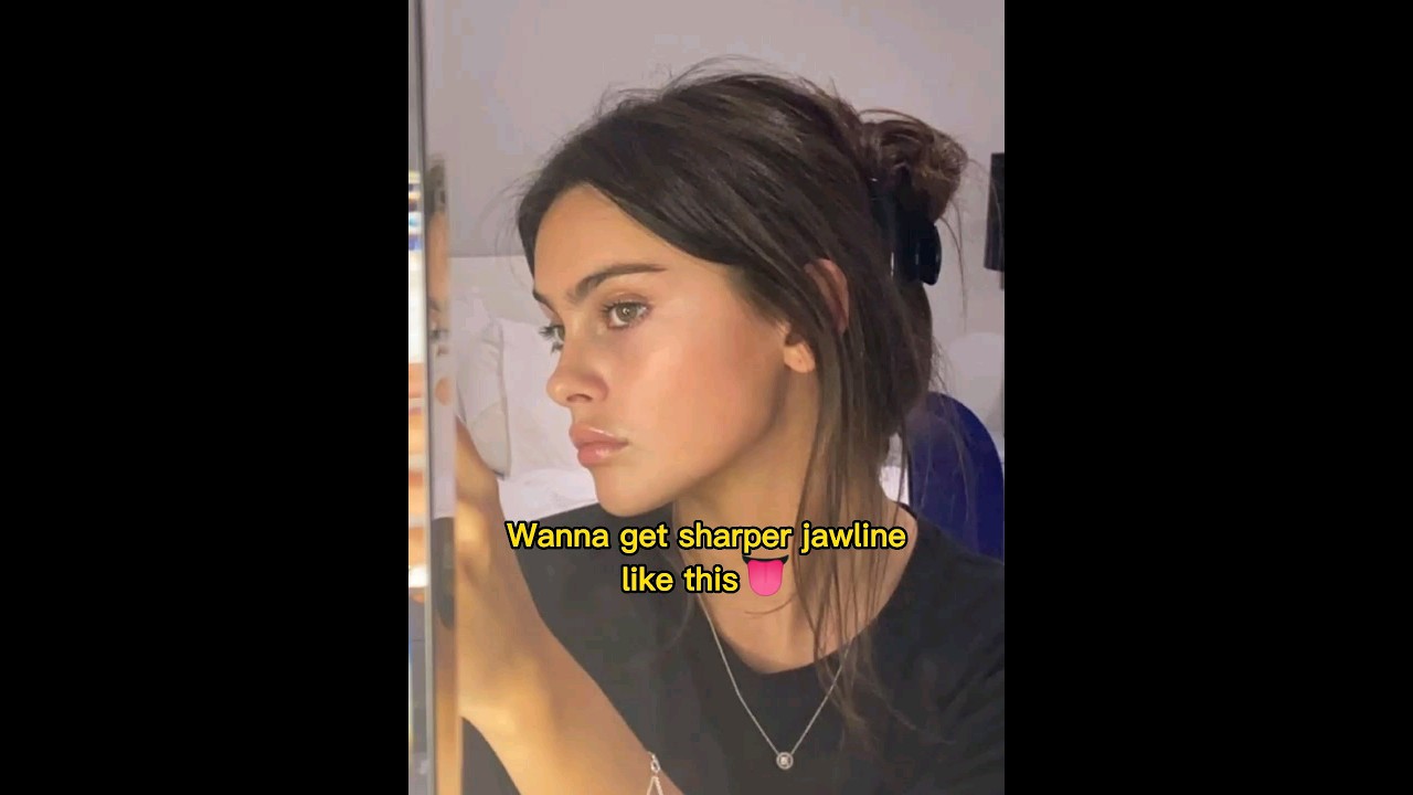 Sharp jawline for chubby girls ✨🌷 #jawline #tips #shorts #aesthetic #glowup