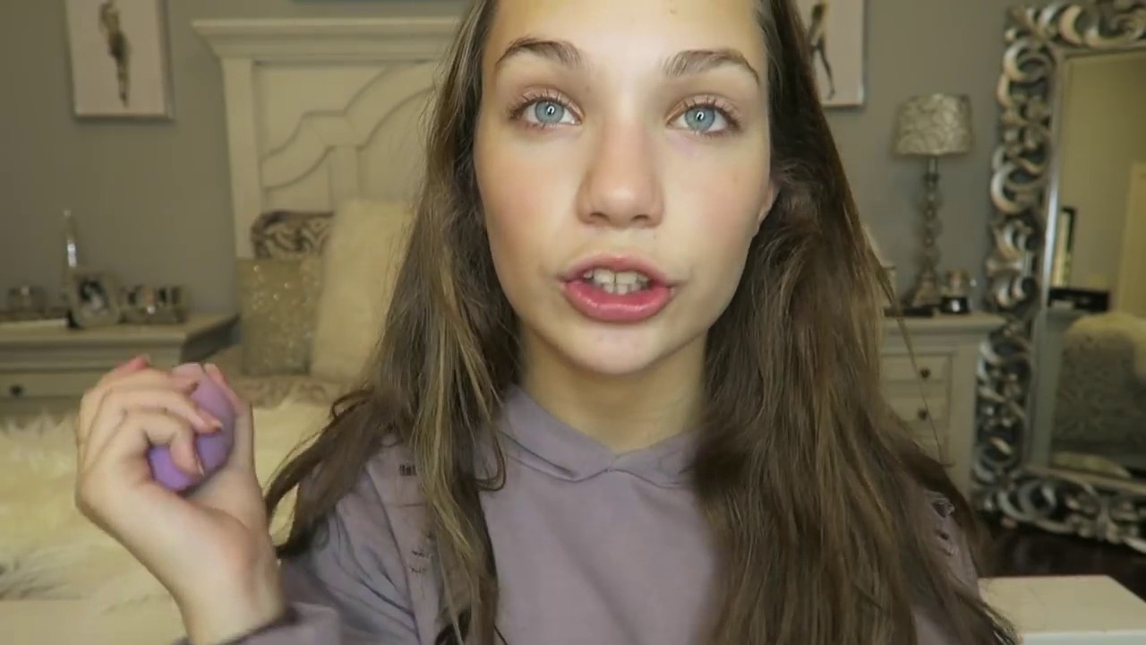 Quick And Easy Makeup On The Go!💄|| Maddie Ziegler
