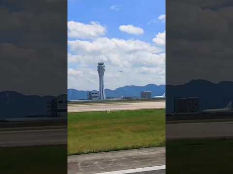 Aircraft Take off and Landing simultaneously | Guangzhou Airport China #shorts #aircraftlanding