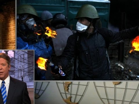 Ukraine: U.S. threatens sanctions and warns American travelers