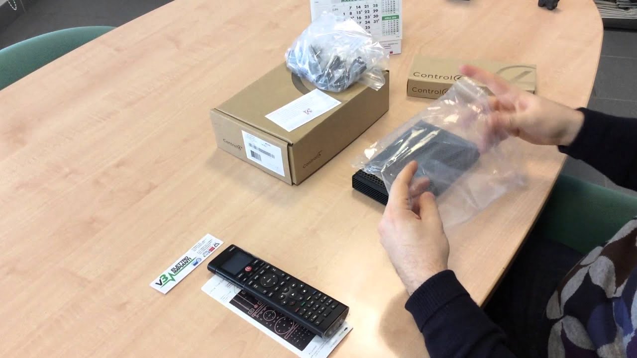 Unboxing Control4 EA1 + remote control