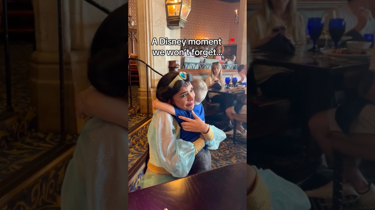 Jasmine needed that hug 🥺❤️🥰 📸  @ kaylee.bohannan #disney #disneycharacters