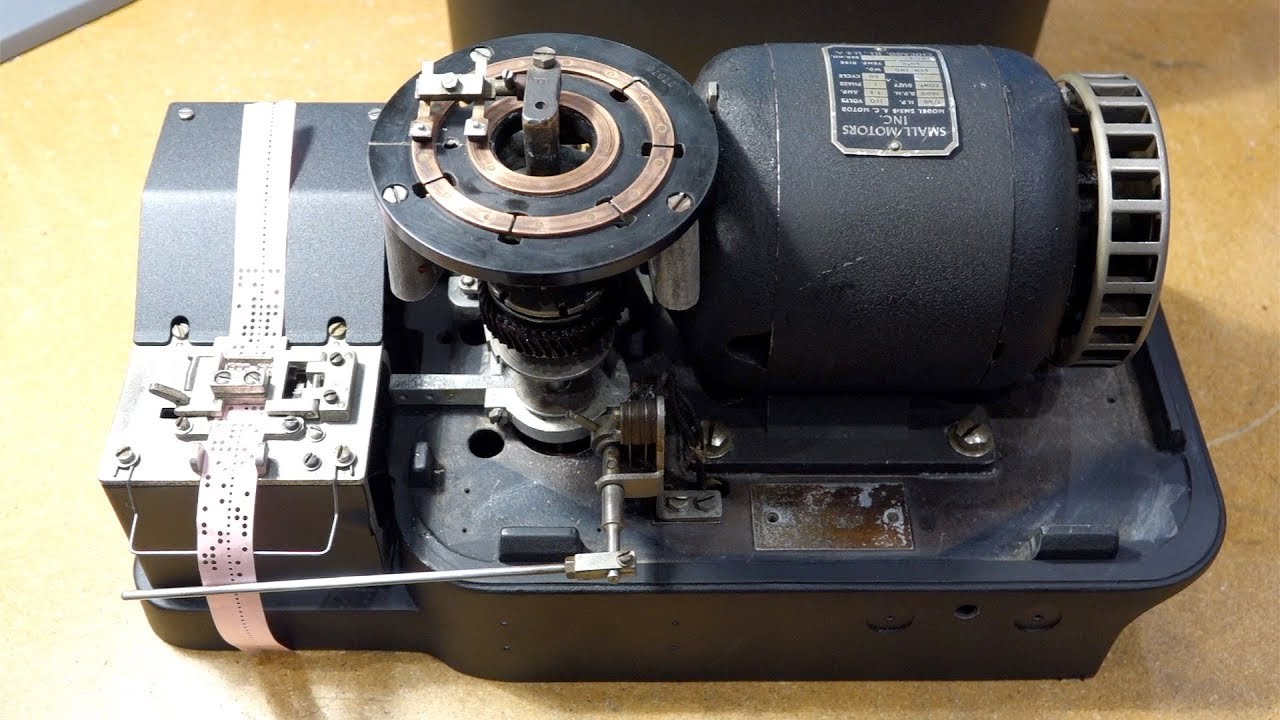 Teletype Model 19 Part 12: Reassembling the Transmitter/Distributor