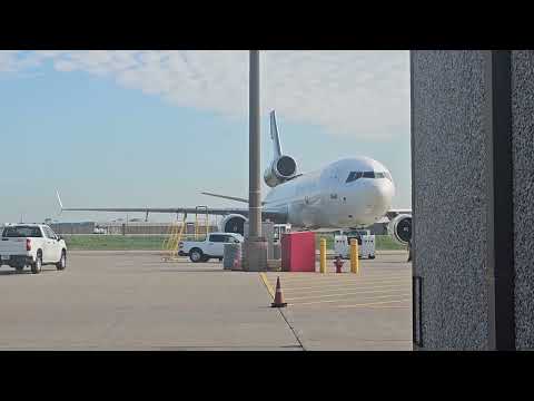 UPS AIRLINES FLIGHT 5777 HEAVY FROM DFW AIRPORT TO SDF AIRPORT A-MD-11 TAKEOFF ON RUNWAY 17R