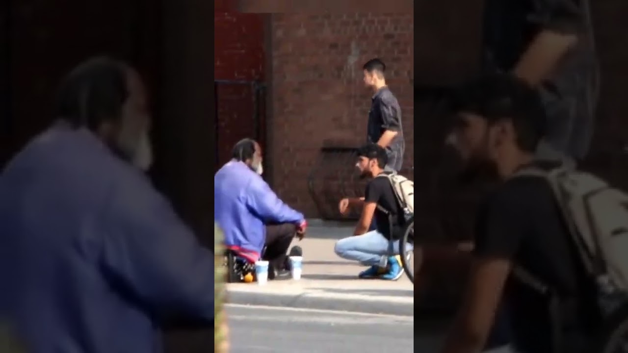 Muslim Convinces Homeless Man To Accept The Quran