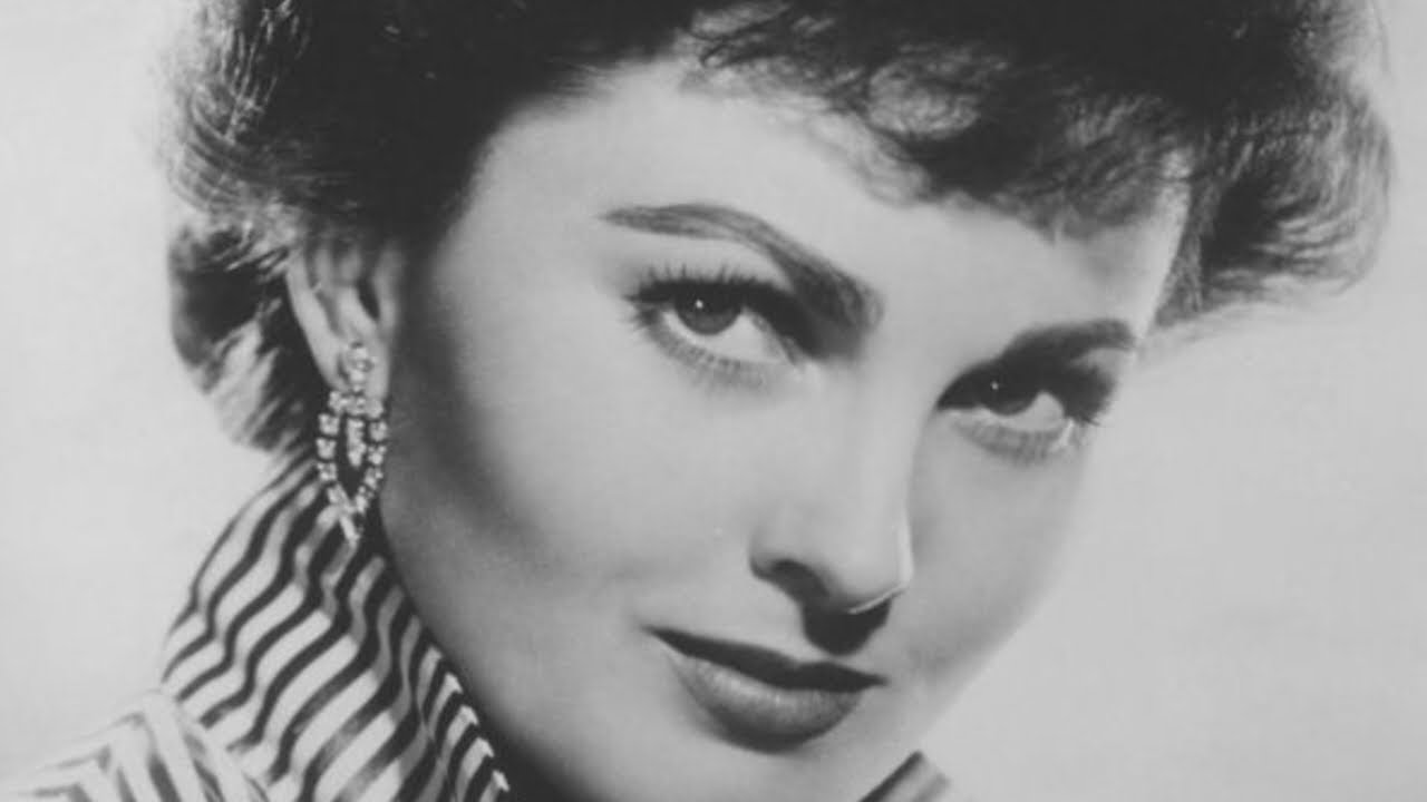 14 Sexy Photos of Ursula Thiess