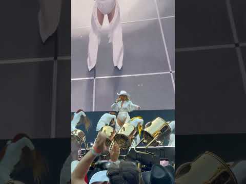 Beyoncé performs AMERIICAN REQUIEM at Tottenham Hotspur Stadium, London 10.06.25
