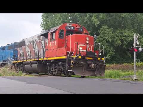 CN L526 with a different crew and consist today! - Boucherville, qc